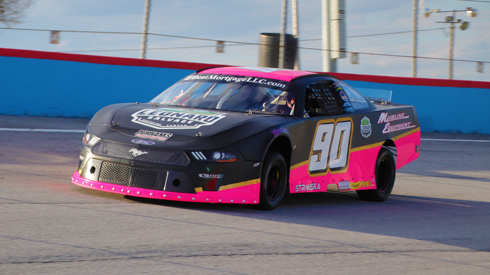 Robert Strmiska Charges Late For Victory In The Hetu Strong Race ...