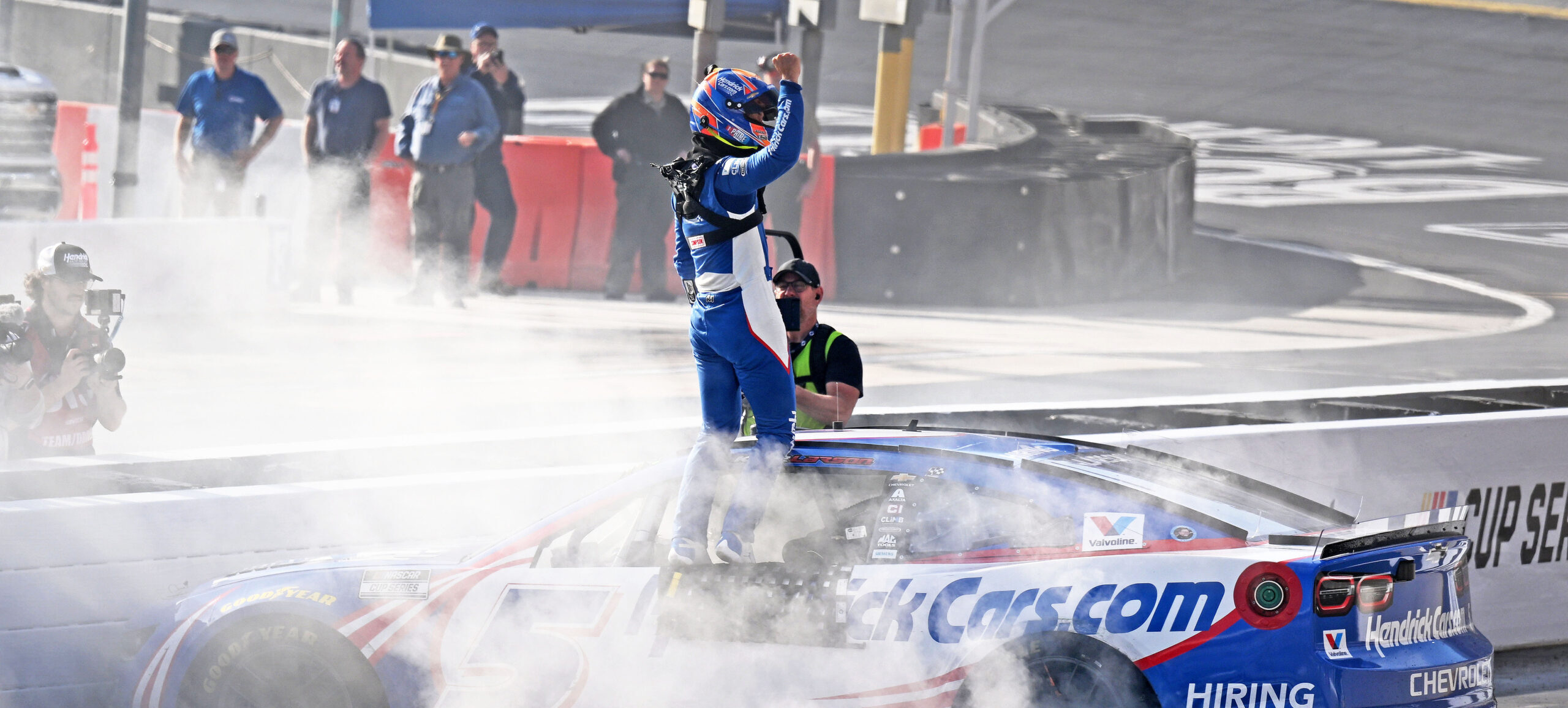 Kyle Larson Honors Jon Edwards With Bristol Win; Nearly Completes ...